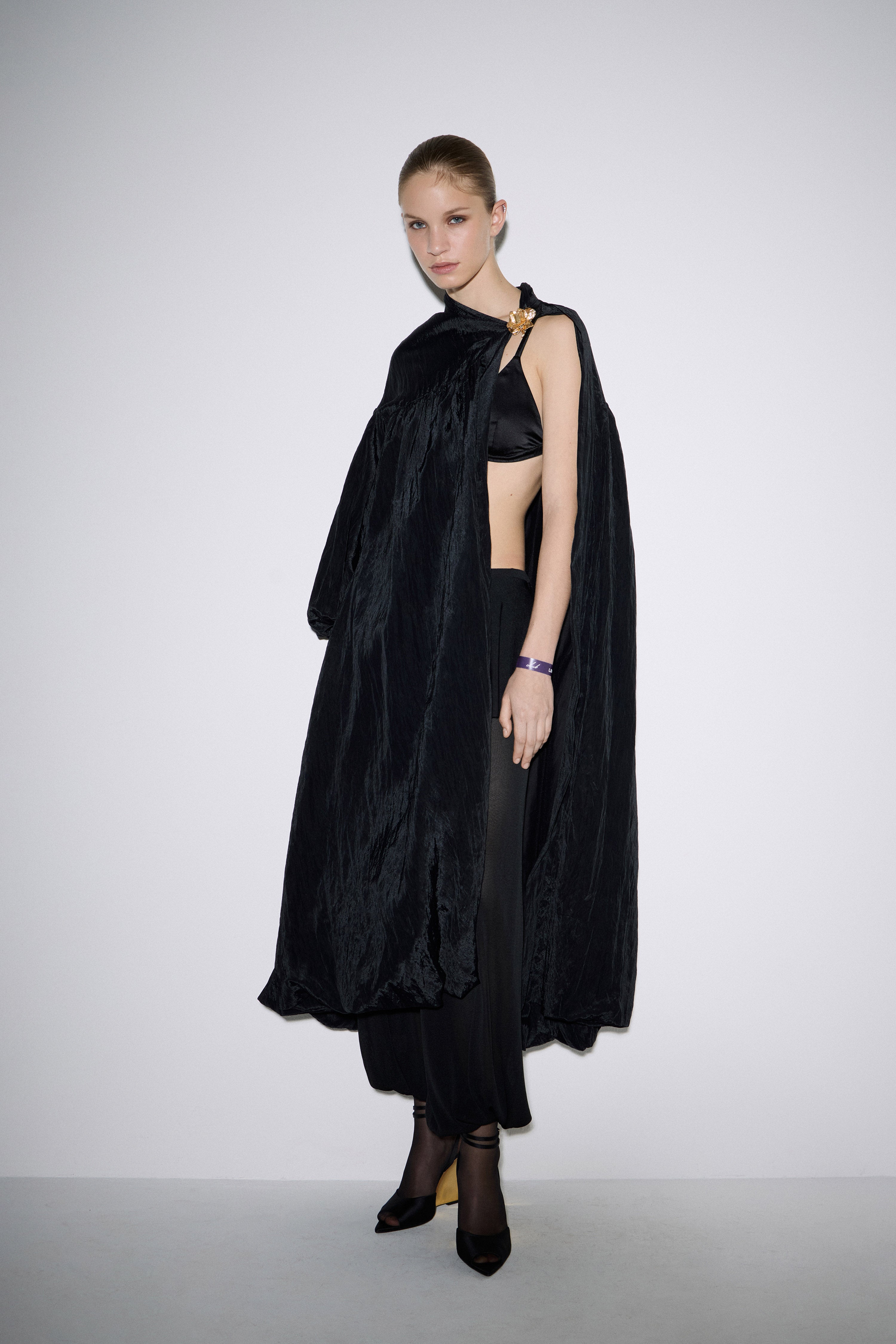 LONG CAPE COAT - Black | LIMÉ